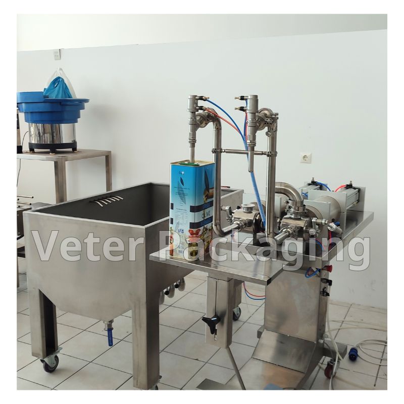 Ημιαυτόματο ογκομετρικό γεμιστικό μηχάνημα συσκευασίας ρευστών ...